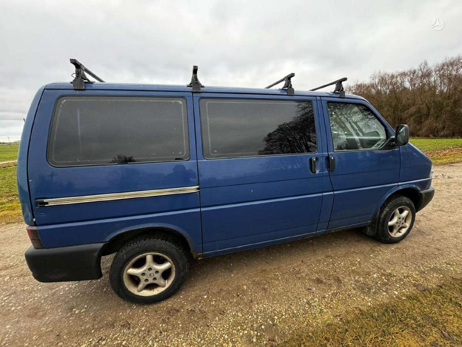 Zils Volkswagen Transporter 2002 Panevēža, ar dzinēja tilpumu 2.50 L un nobraukumu 340 tūkst. km par 4200 €, foto 2 vietnē AUTOMOTO.COM.LV