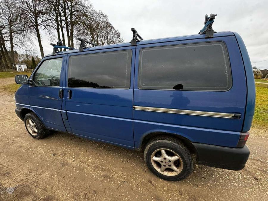 Zils Volkswagen Transporter 2002 Panevēža, ar dzinēja tilpumu 2.50 L un nobraukumu 340 tūkst. km par 4200 €, foto 5 vietnē AUTOMOTO.COM.LV
