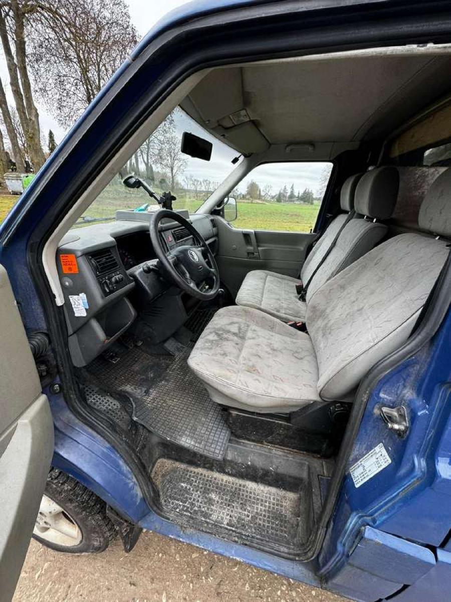 Zils Volkswagen Transporter 2002 Panevēža, ar dzinēja tilpumu 2.50 L un nobraukumu 340 tūkst. km par 4200 €, foto 8 vietnē AUTOMOTO.COM.LV