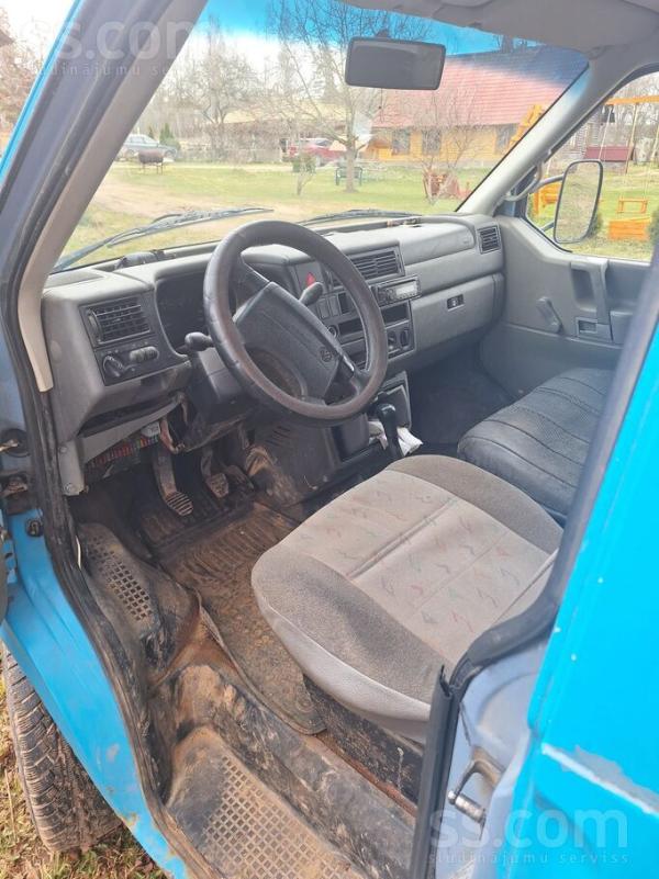 Zils Volkswagen Transporter 2002 Madona, ar dzinēja tilpumu 2.50 L un nobraukumu 716 tūkst. km par 1600 €, foto 6 vietnē AUTOMOTO.COM.LV