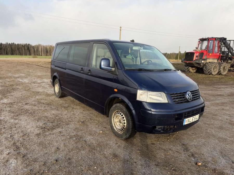 Blue Volkswagen Transporter 2006 in Siauliai, with an engine capacity of 2.46 L and mileage of 400 thousand km for 5500 €, photo 2 on AUTOMOTO.COM.LV