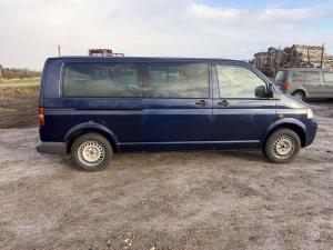 Blue Volkswagen Transporter 2006 in Siauliai, with an engine capacity of 2.46 L and mileage of 400 thousand km for 5500 €, photo 3 on AUTOMOTO.COM.LV