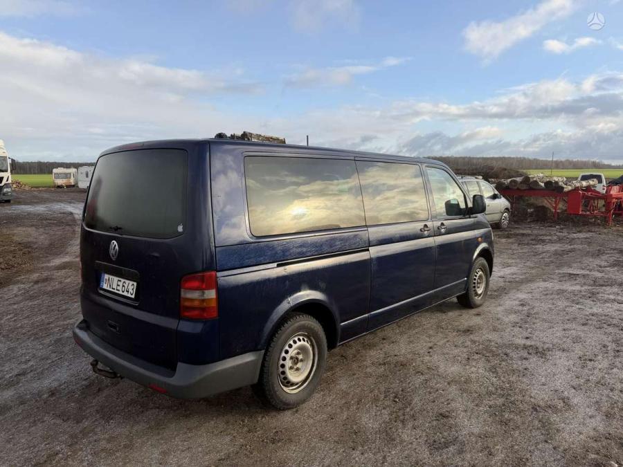 Blue Volkswagen Transporter 2006 in Siauliai, with an engine capacity of 2.46 L and mileage of 400 thousand km for 5500 €, photo 4 on AUTOMOTO.COM.LV