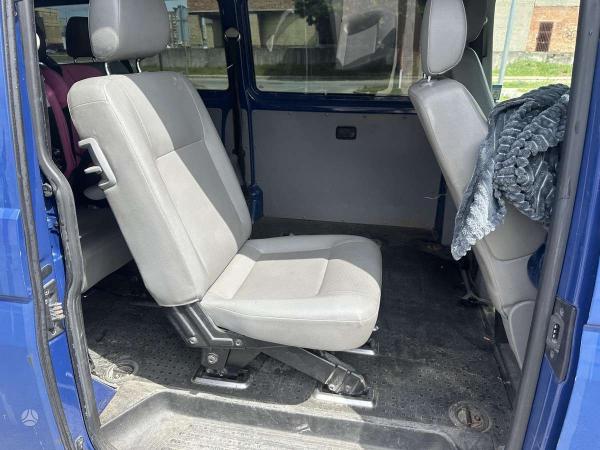 Blue Volkswagen Transporter 2008 in Kaunas, with an engine capacity of 2.50 L and mileage of 336 thousand km for 3850 €, photo 3 on AUTOMOTO.COM.LV