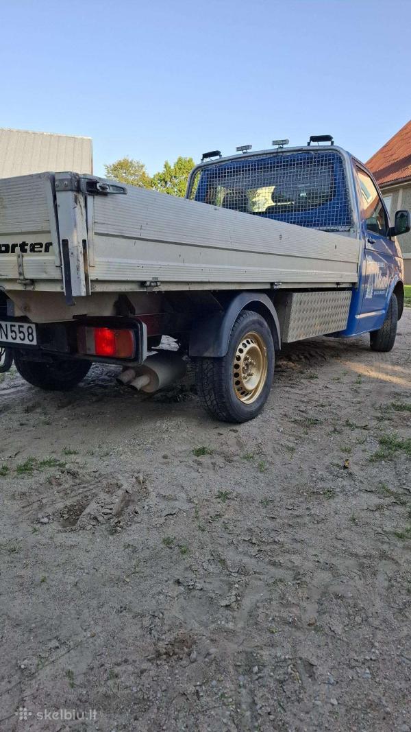 Blue Volkswagen Transporter 2009 in Varena, with an engine capacity of 2.50 L and mileage of 291 thousand km for 4000 €, photo 8 on AUTOMOTO.COM.LV