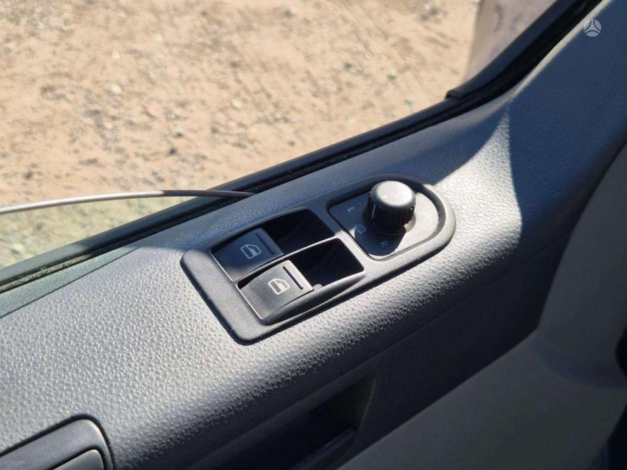 Zils Volkswagen Transporter 2010 Tauragė, ar dzinēja tilpumu 2.00 L un nobraukumu 254 tūkst. km par 4400 €, foto 9 vietnē AUTOMOTO.COM.LV