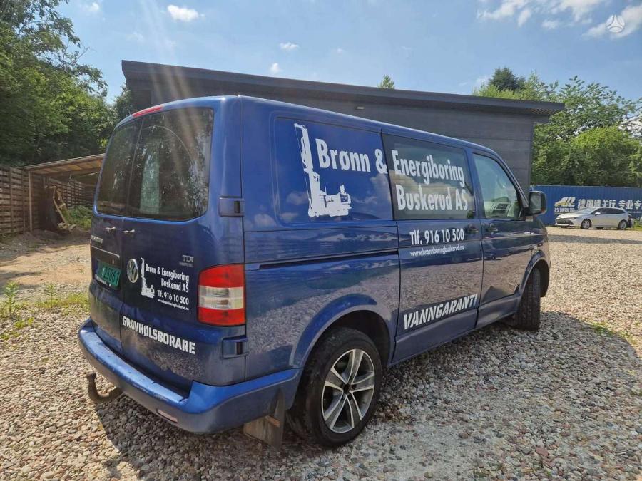 Blue Volkswagen Transporter 2010 in Vilnius, with an engine capacity of 2.00 L and mileage of 258 thousand km for 4650 €, photo 5 on AUTOMOTO.COM.LV