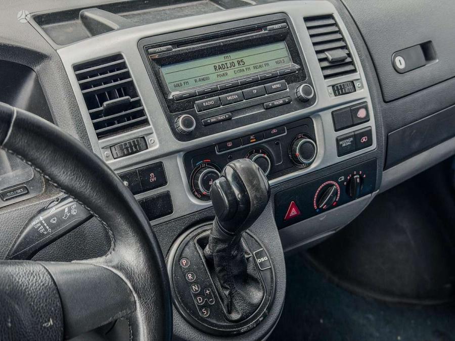 Zils Volkswagen Transporter 2011 Šauļi, ar dzinēja tilpumu 2.00 L un nobraukumu 282 tūkst. km par 8599 €, foto 12 vietnē AUTOMOTO.COM.LV