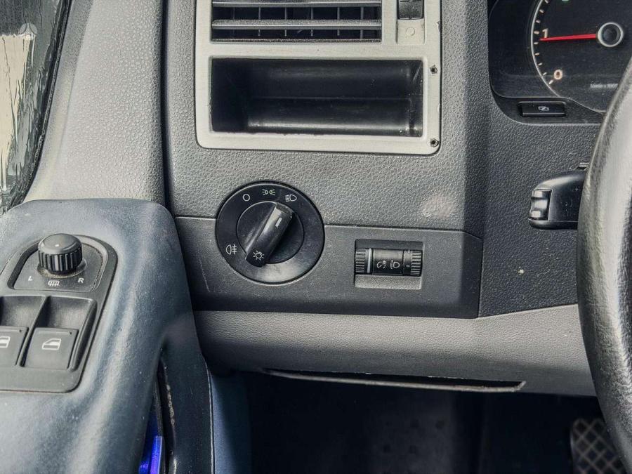 Zils Volkswagen Transporter 2011 Šauļi, ar dzinēja tilpumu 2.00 L un nobraukumu 282 tūkst. km par 8599 €, foto 14 vietnē AUTOMOTO.COM.LV