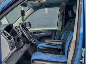 Zils Volkswagen Transporter 2011 Šauļi, ar dzinēja tilpumu 2.00 L un nobraukumu 282 tūkst. km par 8599 €, foto 18 vietnē AUTOMOTO.COM.LV