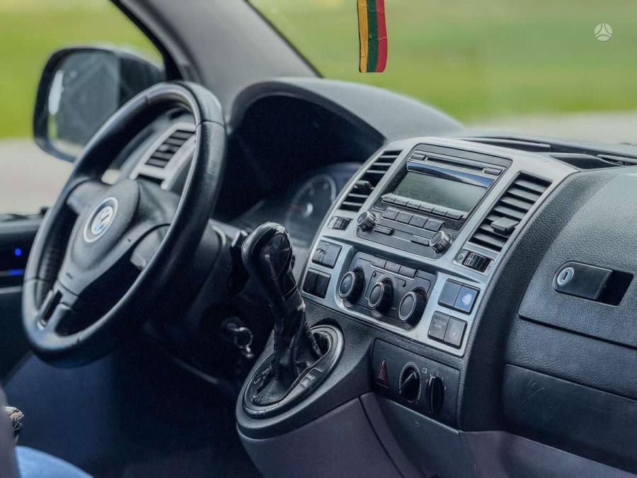 Zils Volkswagen Transporter 2011 Šauļi, ar dzinēja tilpumu 2.00 L un nobraukumu 282 tūkst. km par 8599 €, foto 23 vietnē AUTOMOTO.COM.LV