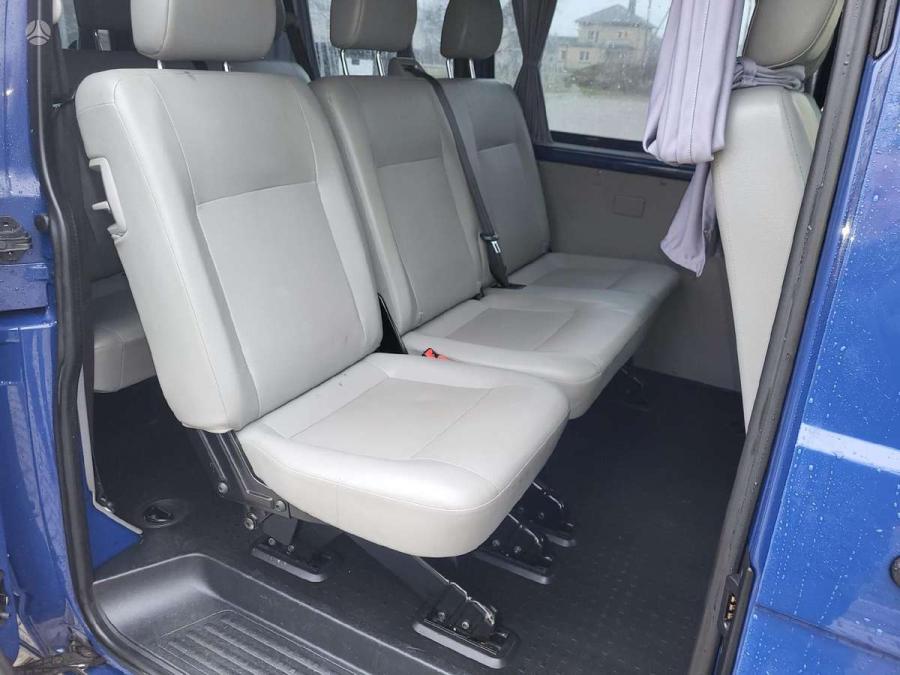Blue Volkswagen Transporter 2014 in Radviliskis, with an engine capacity of 1.99 L and mileage of 325 thousand km for 10999 €, photo 7 on AUTOMOTO.COM.LV