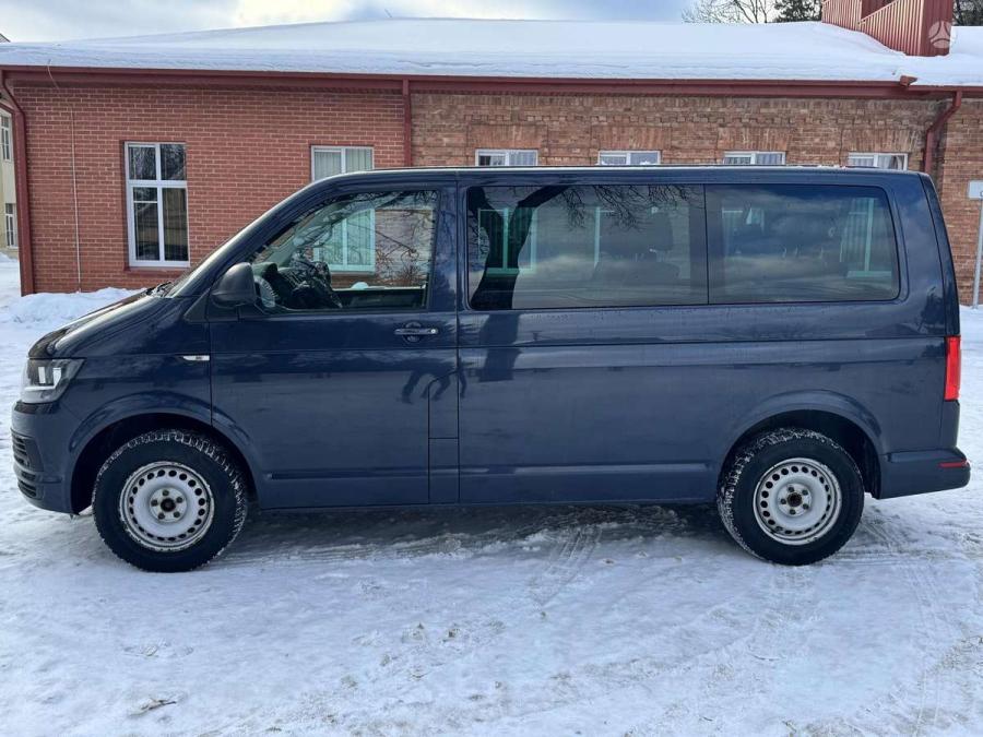 Blue Volkswagen Transporter 2016 in Rokiskis, with an engine capacity of 2.00 L and mileage of 292 thousand km for 12600 €, photo 3 on AUTOMOTO.COM.LV
