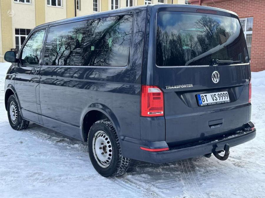 Blue Volkswagen Transporter 2016 in Rokiskis, with an engine capacity of 2.00 L and mileage of 292 thousand km for 12600 €, photo 4 on AUTOMOTO.COM.LV