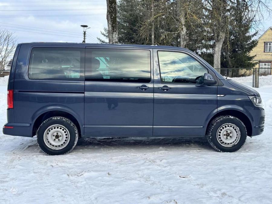 Blue Volkswagen Transporter 2016 in Rokiskis, with an engine capacity of 2.00 L and mileage of 292 thousand km for 12600 €, photo 6 on AUTOMOTO.COM.LV