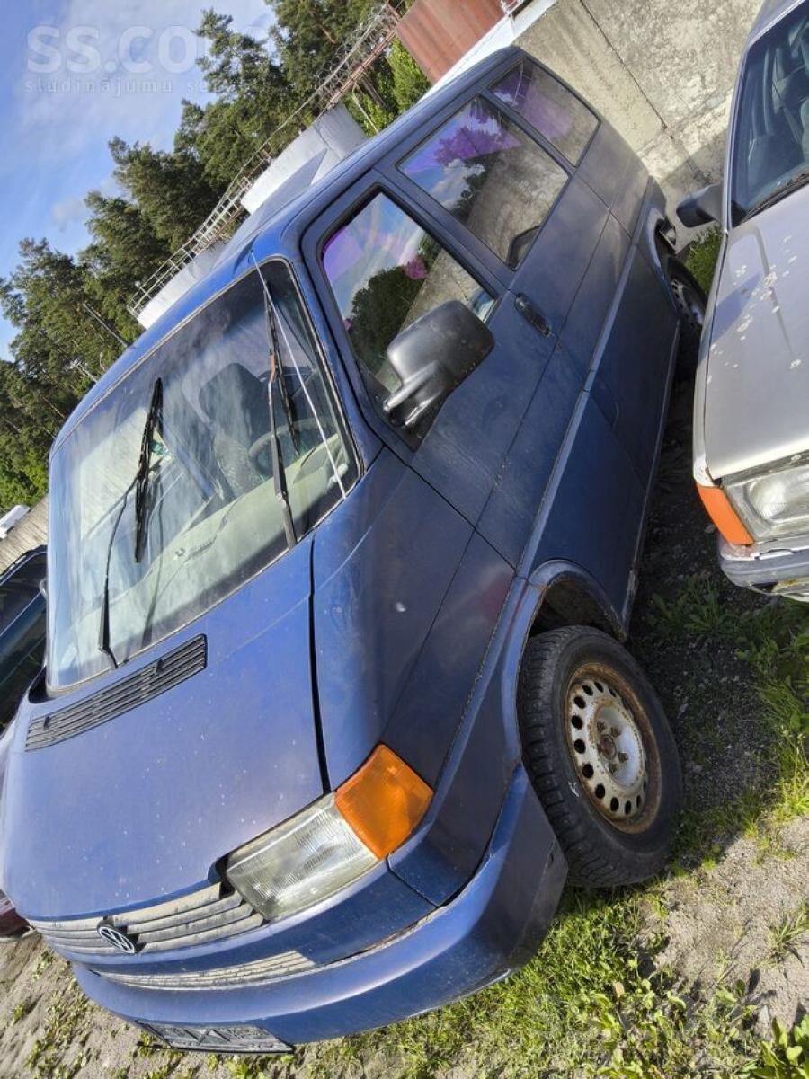 Zils Volkswagen Transporter 1993 Daugavpils, ar dzinēja tilpumu 2.40 L un nobraukumu 425 tūkst. km par 700 €, foto 1 vietnē AUTOMOTO.COM.LV