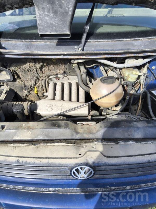 Zils Volkswagen Transporter 1993 Daugavpils, ar dzinēja tilpumu 2.40 L un nobraukumu 425 tūkst. km par 700 €, foto 2 vietnē AUTOMOTO.COM.LV