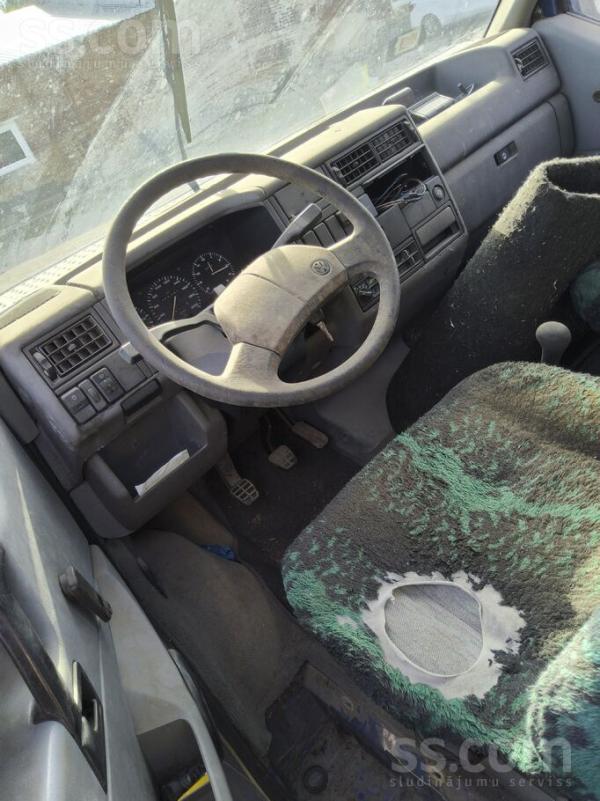 Zils Volkswagen Transporter 1993 Daugavpils, ar dzinēja tilpumu 2.40 L un nobraukumu 425 tūkst. km par 700 €, foto 3 vietnē AUTOMOTO.COM.LV