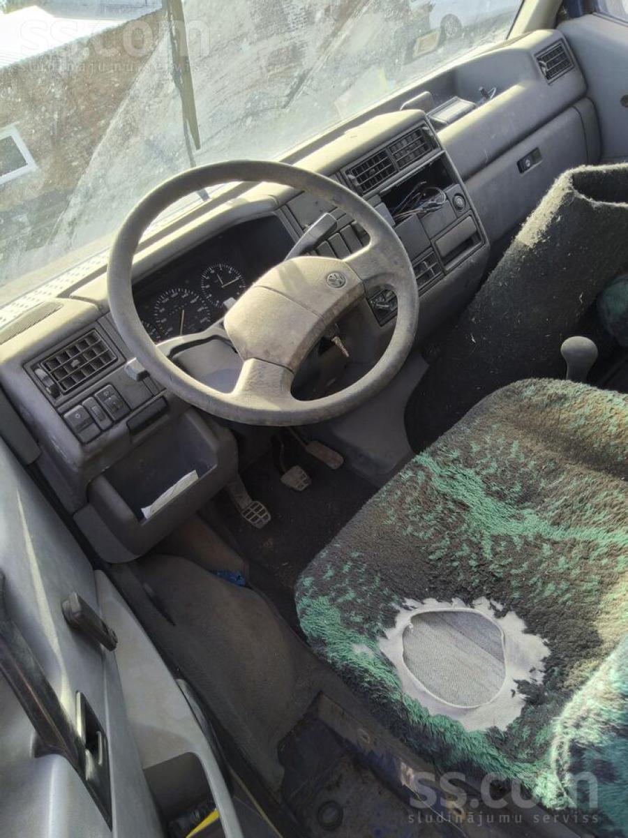 Zils Volkswagen Transporter 1993 Daugavpils, ar dzinēja tilpumu 2.40 L un nobraukumu 425 tūkst. km par 700 €, foto 4 vietnē AUTOMOTO.COM.LV