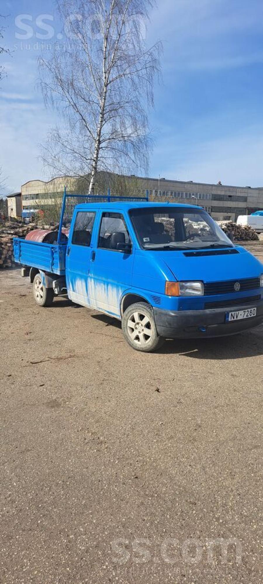 Zils Volkswagen Transporter 1996 Cēsis, ar dzinēja tilpumu 2.40 L un nobraukumu 388 tūkst. km par 1760 €, foto 1 vietnē AUTOMOTO.COM.LV