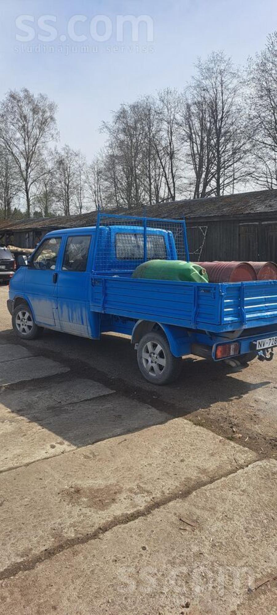 Zils Volkswagen Transporter 1996 Cēsis, ar dzinēja tilpumu 2.40 L un nobraukumu 388 tūkst. km par 1760 €, foto 3 vietnē AUTOMOTO.COM.LV