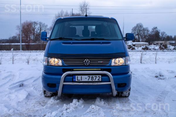 Blue Volkswagen Transporter 1996 in Jelgava, with an engine capacity of 2.50 L and mileage of 249 thousand km for 5100 €, photo 2 on AUTOMOTO.COM.LV