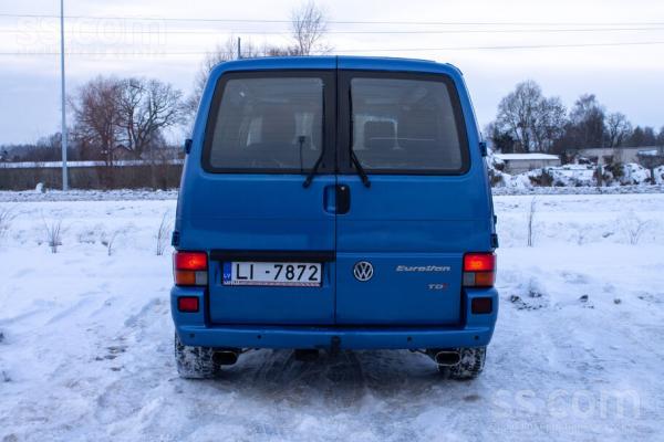 Blue Volkswagen Transporter 1996 in Jelgava, with an engine capacity of 2.50 L and mileage of 249 thousand km for 5100 €, photo 5 on AUTOMOTO.COM.LV