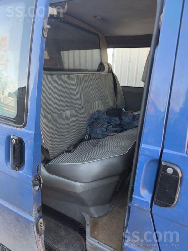 Zils Volkswagen Transporter 1998 Ventspils, ar dzinēja tilpumu 2.50 L un nobraukumu 324 tūkst. km par 2200 €, foto 4 vietnē AUTOMOTO.COM.LV