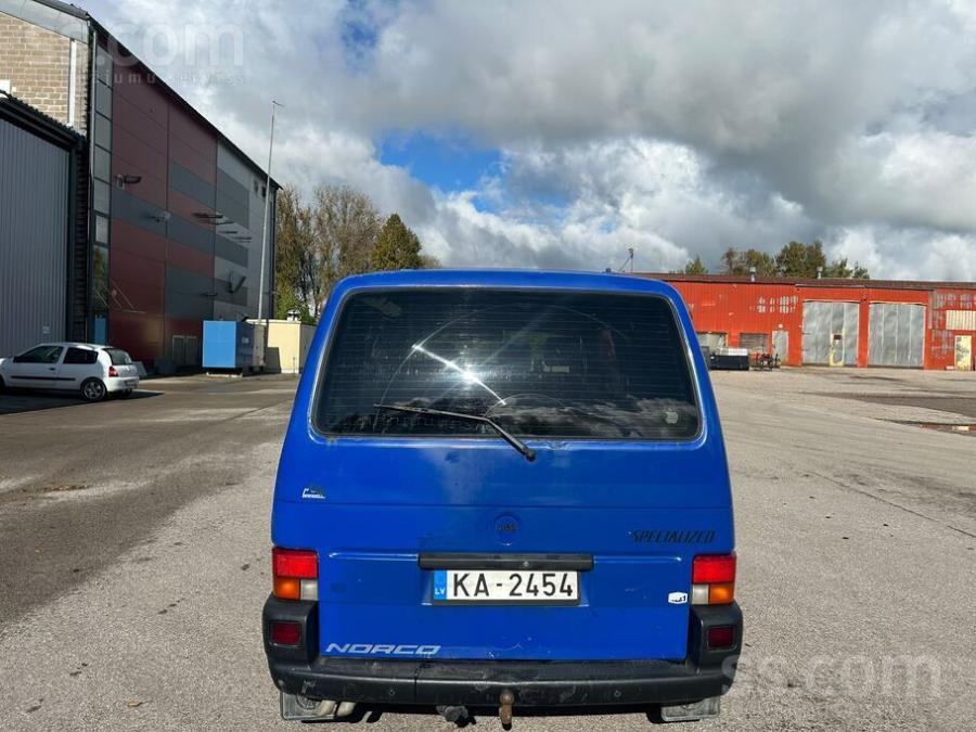 Zils Volkswagen Transporter 1999 Kuldīga, ar dzinēja tilpumu 2.50 L un nobraukumu 423 tūkst. km par 2550 €, foto 9 vietnē AUTOMOTO.COM.LV