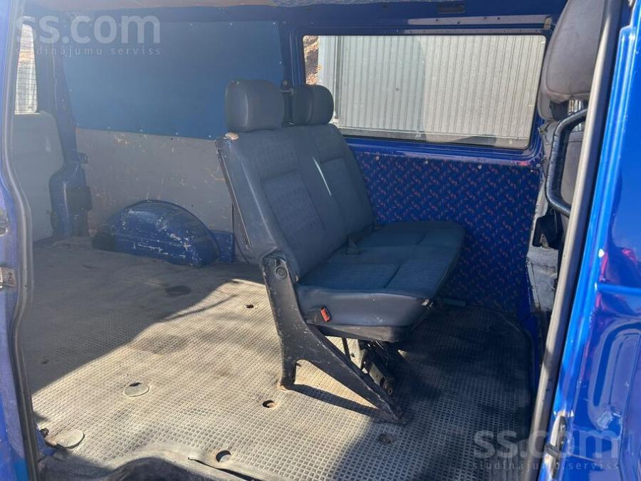 Zils Volkswagen Transporter 1999 Kuldīga, ar dzinēja tilpumu 2.50 L un nobraukumu 423 tūkst. km par 2550 €, foto 13 vietnē AUTOMOTO.COM.LV
