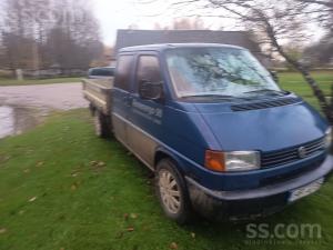 Zils Volkswagen Transporter 2000 Liepāja, ar dzinēja tilpumu 2.50 L un nobraukumu 400 tūkst. km par 2300 €, foto  vietnē AUTOMOTO.COM.LV