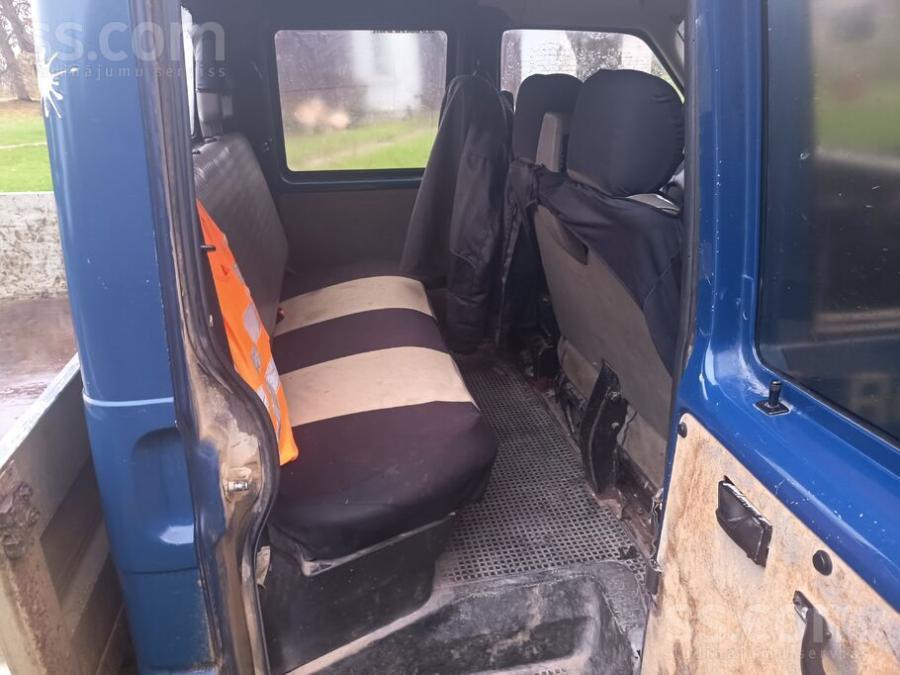 Zils Volkswagen Transporter 2000 Liepāja, ar dzinēja tilpumu 2.50 L un nobraukumu 400 tūkst. km par 2300 €, foto 3 vietnē AUTOMOTO.COM.LV
