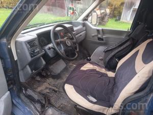 Zils Volkswagen Transporter 2000 Liepāja, ar dzinēja tilpumu 2.50 L un nobraukumu 400 tūkst. km par 2300 €, foto 5 vietnē AUTOMOTO.COM.LV