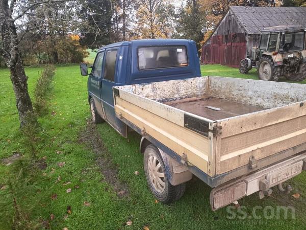 Zils Volkswagen Transporter 2000 Liepāja, ar dzinēja tilpumu 2.50 L un nobraukumu 400 tūkst. km par 2300 €, foto 9 vietnē AUTOMOTO.COM.LV