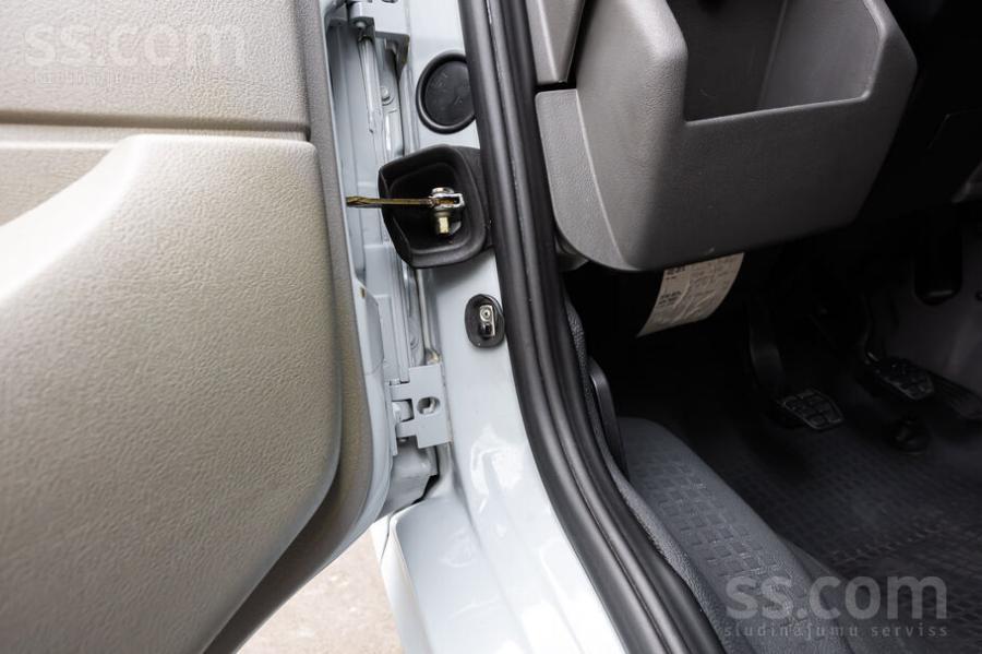 Zils Volkswagen Transporter 2002 Jelgava, ar dzinēja tilpumu 2.50 L un nobraukumu 0 tūkst. km par 7999 €, foto 8 vietnē AUTOMOTO.COM.LV
