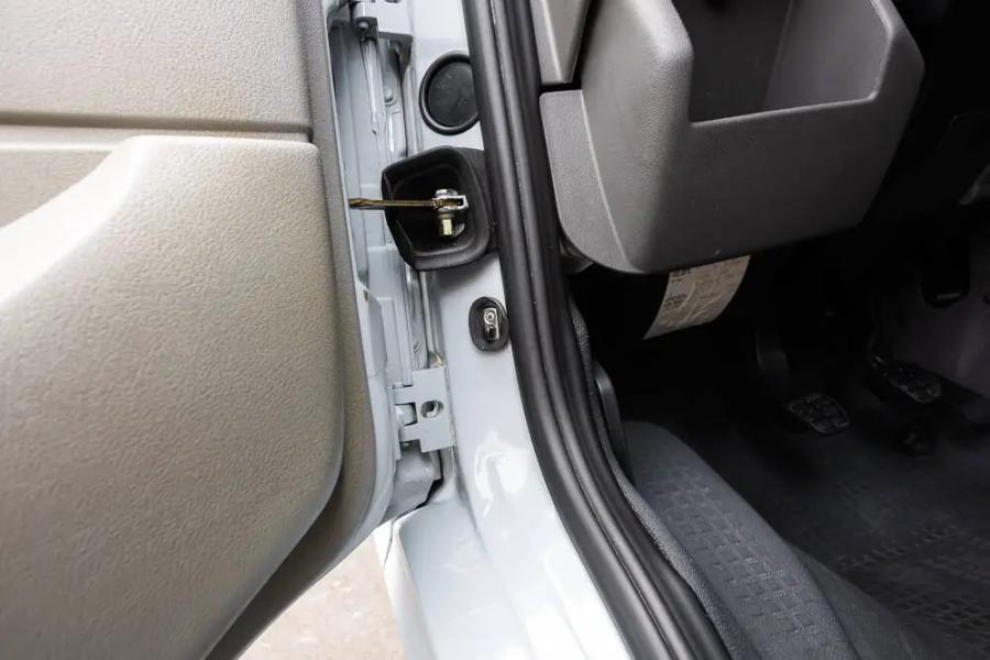 Zils Volkswagen Transporter 2002 Jelgava, ar dzinēja tilpumu 2.50 L un nobraukumu 79 tūkst. km par 7999 €, foto 8 vietnē AUTOMOTO.COM.LV