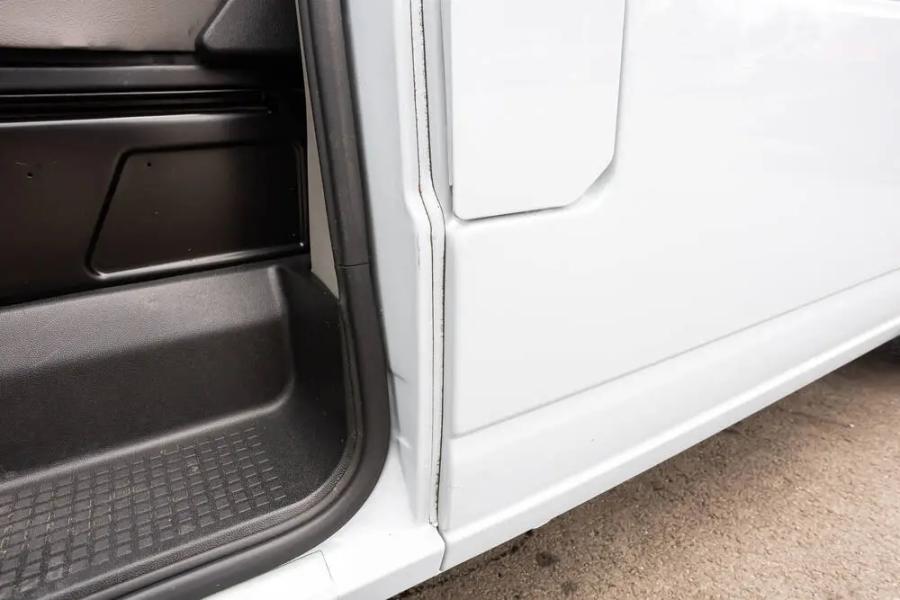 Zils Volkswagen Transporter 2002 Jelgava, ar dzinēja tilpumu 2.50 L un nobraukumu 79 tūkst. km par 7999 €, foto 9 vietnē AUTOMOTO.COM.LV