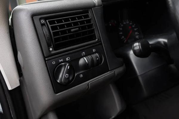 Zils Volkswagen Transporter 2002 Jelgava, ar dzinēja tilpumu 2.50 L un nobraukumu 79 tūkst. km par 7999 €, foto 10 vietnē AUTOMOTO.COM.LV