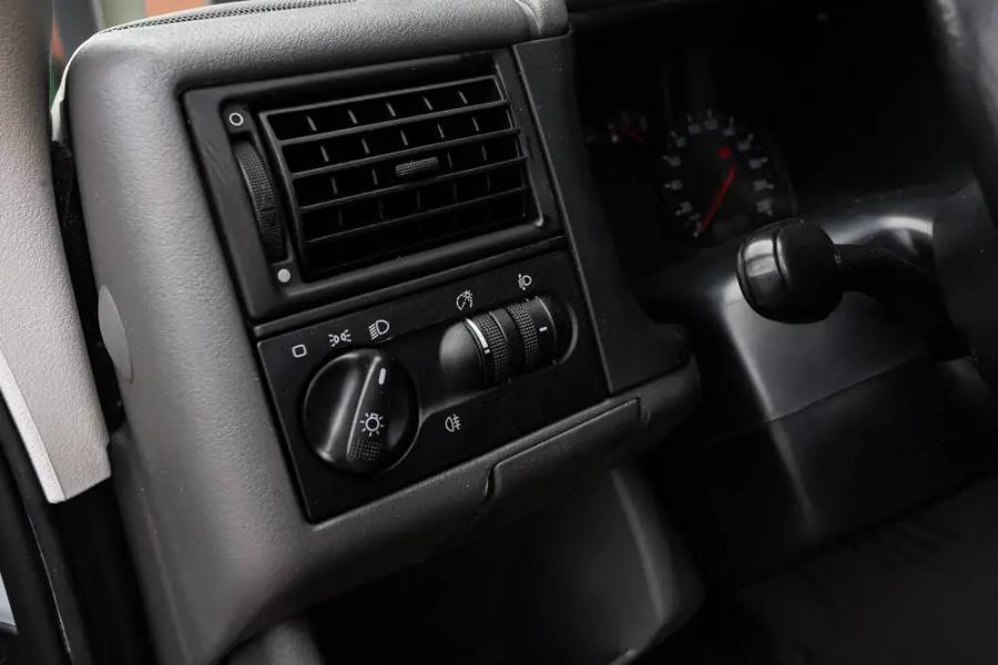 Zils Volkswagen Transporter 2002 Jelgava, ar dzinēja tilpumu 2.50 L un nobraukumu 79 tūkst. km par 7999 €, foto 11 vietnē AUTOMOTO.COM.LV