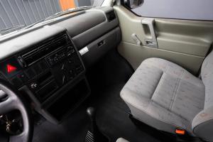 Zils Volkswagen Transporter 2002 Jelgava, ar dzinēja tilpumu 2.50 L un nobraukumu 79 tūkst. km par 7999 €, foto 12 vietnē AUTOMOTO.COM.LV