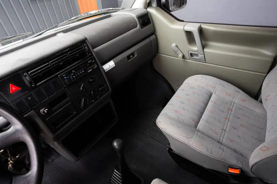 Zils Volkswagen Transporter 2002 Jelgava, ar dzinēja tilpumu 2.50 L un nobraukumu 79 tūkst. km par 7999 €, foto 12 vietnē AUTOMOTO.COM.LV