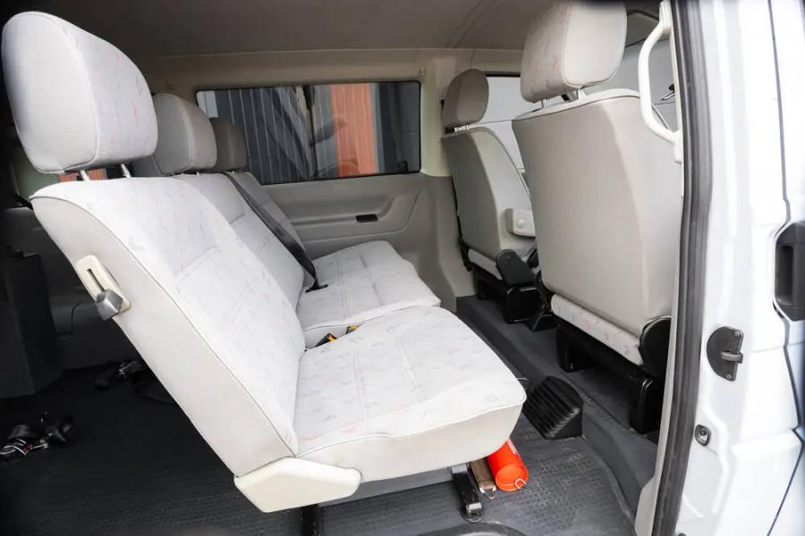 Zils Volkswagen Transporter 2002 Jelgava, ar dzinēja tilpumu 2.50 L un nobraukumu 79 tūkst. km par 7999 €, foto 23 vietnē AUTOMOTO.COM.LV