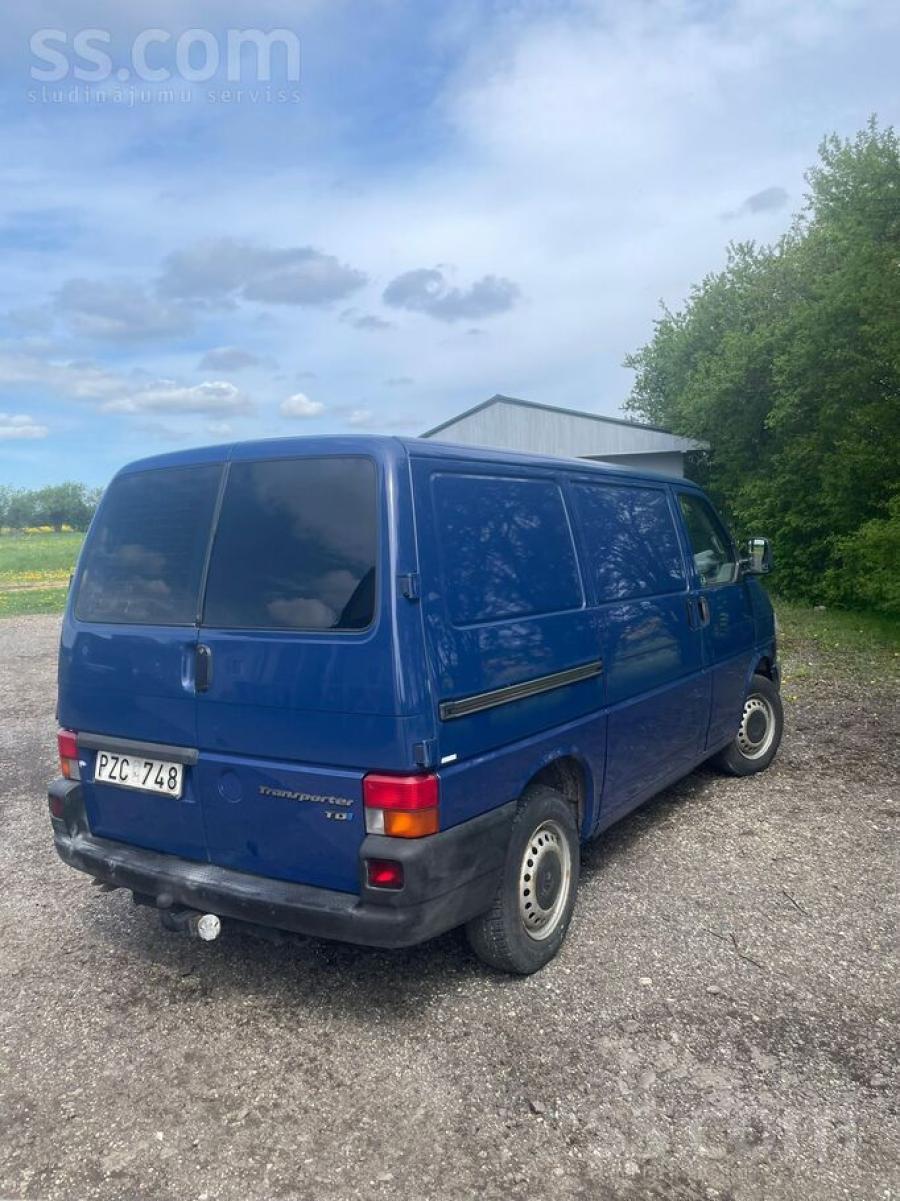 Blue Volkswagen Transporter 2003 in Tukums, with an engine capacity of 2.50 L and mileage of 0 thousand km for 2850 €, photo 6 on AUTOMOTO.COM.LV