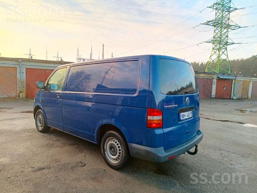 Zils Volkswagen Transporter 2004 Rīga, ar dzinēja tilpumu 2.50 L un nobraukumu 287 tūkst. km par 3100 €, foto 2 vietnē AUTOMOTO.COM.LV