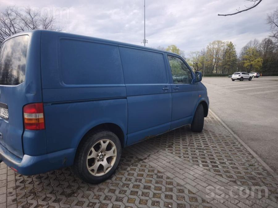 Blue Volkswagen Transporter 2004 in Ventspils, with an engine capacity of 2.50 L and mileage of 518 thousand km for 1800 €, photo 4 on AUTOMOTO.COM.LV