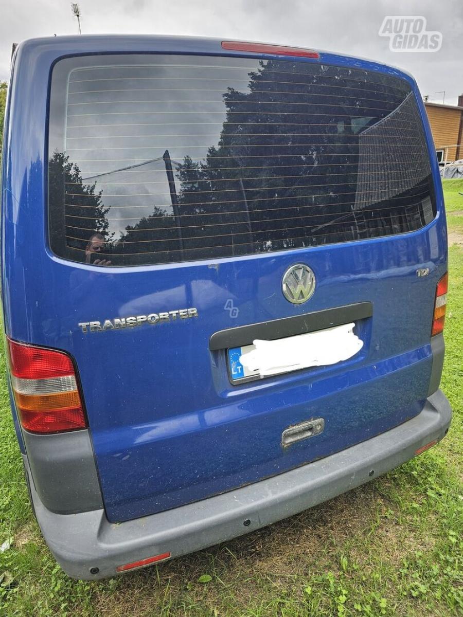 Blue Volkswagen Transporter 2005 in Lazdijai, with an engine capacity of 2.50 L and mileage of 342 thousand km for 2900 €, photo 1 on AUTOMOTO.COM.LV