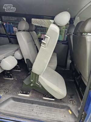 Blue Volkswagen Transporter 2005 in Lazdijai, with an engine capacity of 2.50 L and mileage of 342 thousand km for 2900 €, photo 5 on AUTOMOTO.COM.LV