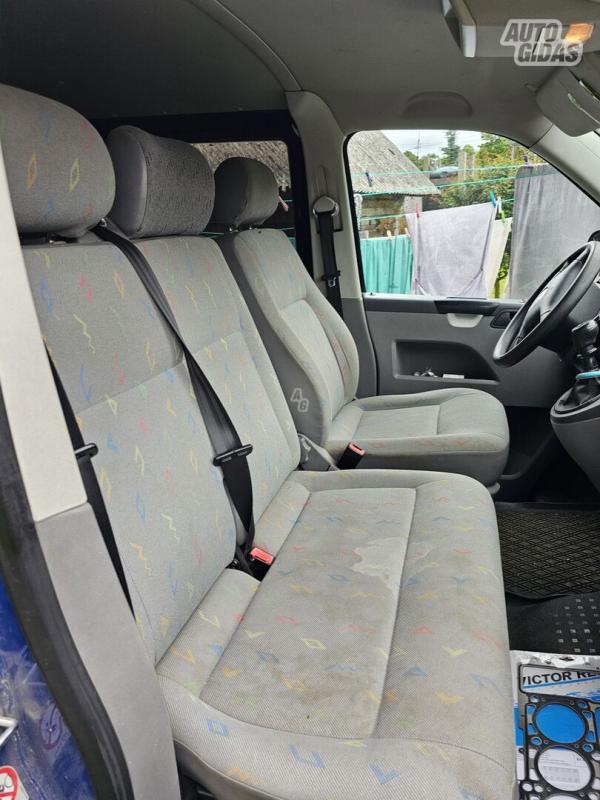 Blue Volkswagen Transporter 2005 in Lazdijai, with an engine capacity of 2.50 L and mileage of 342 thousand km for 2900 €, photo 7 on AUTOMOTO.COM.LV