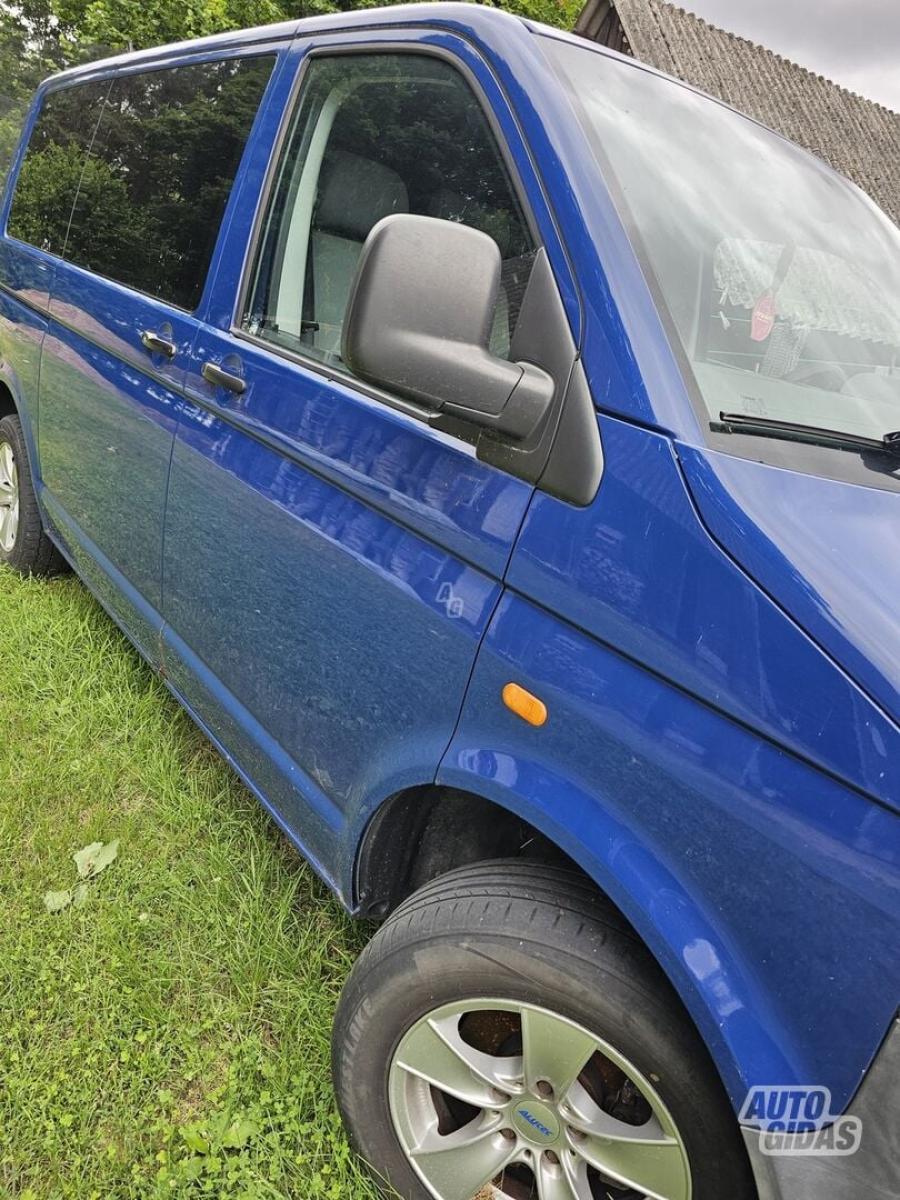 Blue Volkswagen Transporter 2005 in Lazdijai, with an engine capacity of 2.50 L and mileage of 342 thousand km for 2900 €, photo 10 on AUTOMOTO.COM.LV