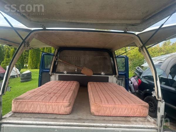 Blue Volkswagen Transporter 2005 in Bauska, with an engine capacity of 2.50 L and mileage of 360 thousand km for 4900 €, photo 8 on AUTOMOTO.COM.LV